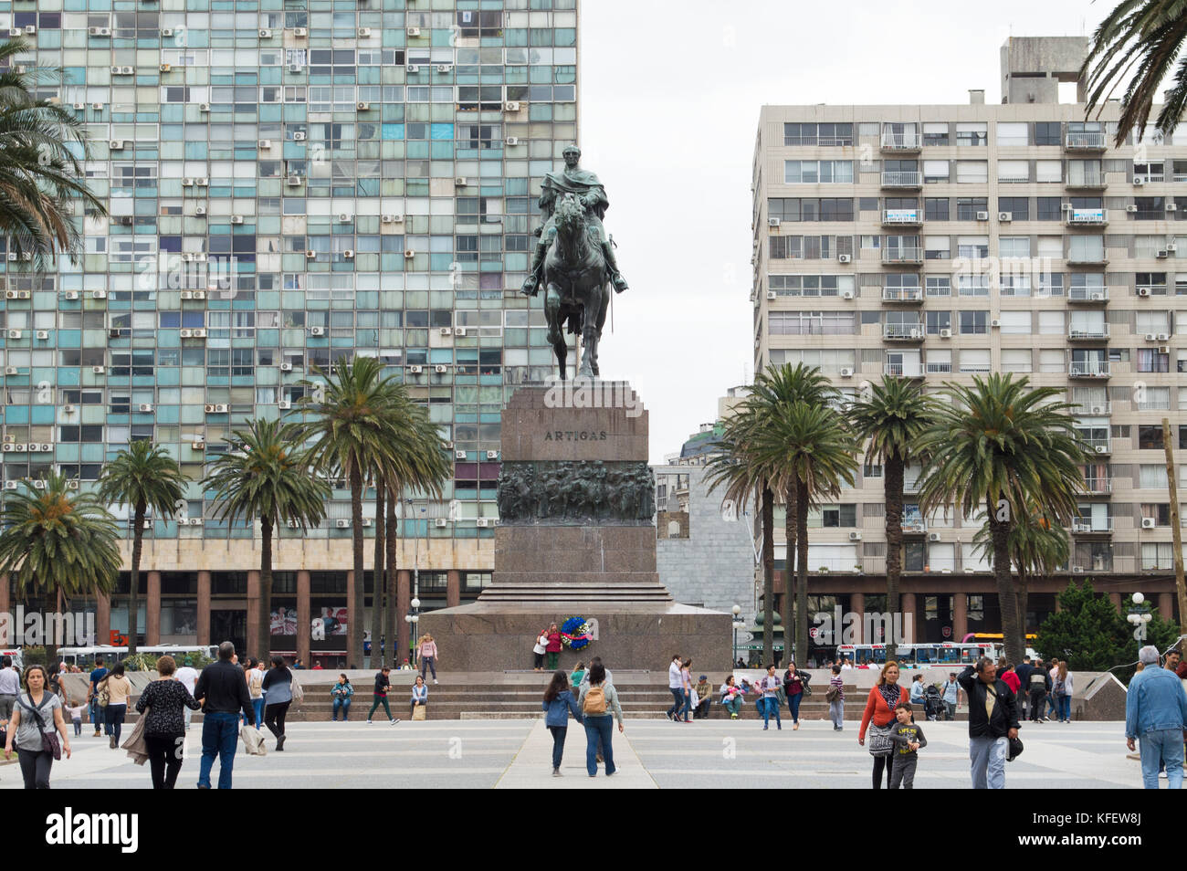 Montevideo sculpture hi-res stock photography and images - Alamy