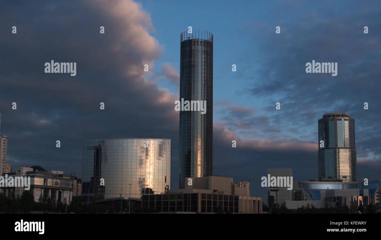 Skyscraper Buildings and Sky View Timelapse. Modern building with cloud ...