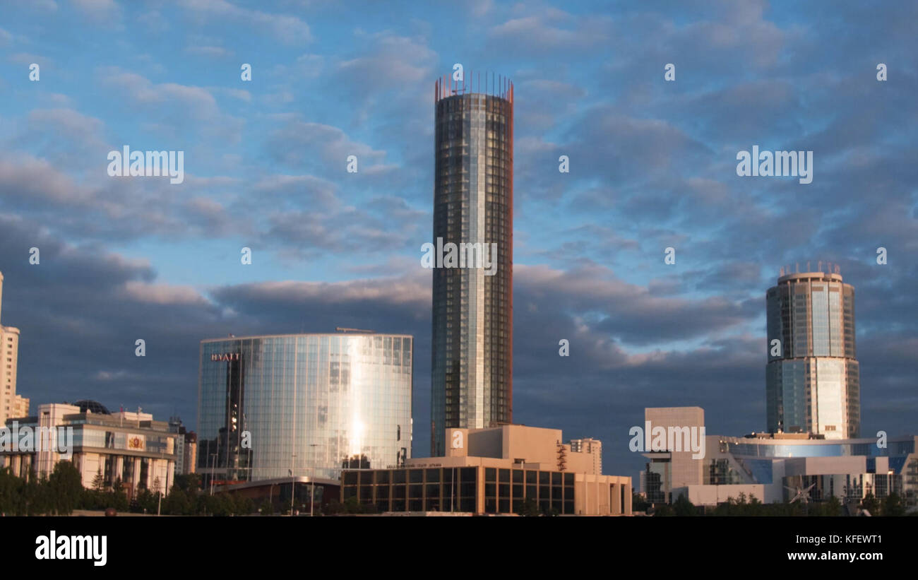 Skyscraper Buildings and Sky View Timelapse. Modern building with cloud ...