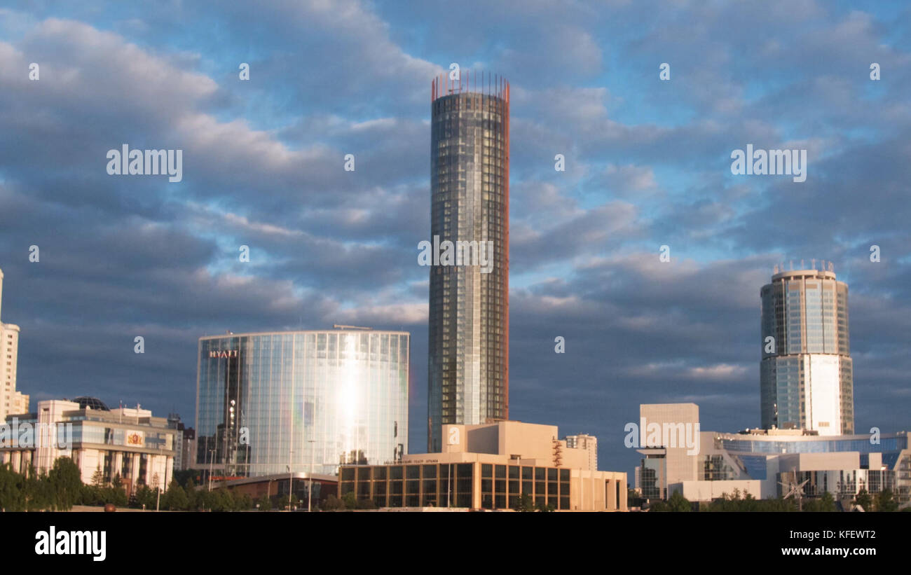 Skyscraper Buildings and Sky View Timelapse. Modern building with cloud ...