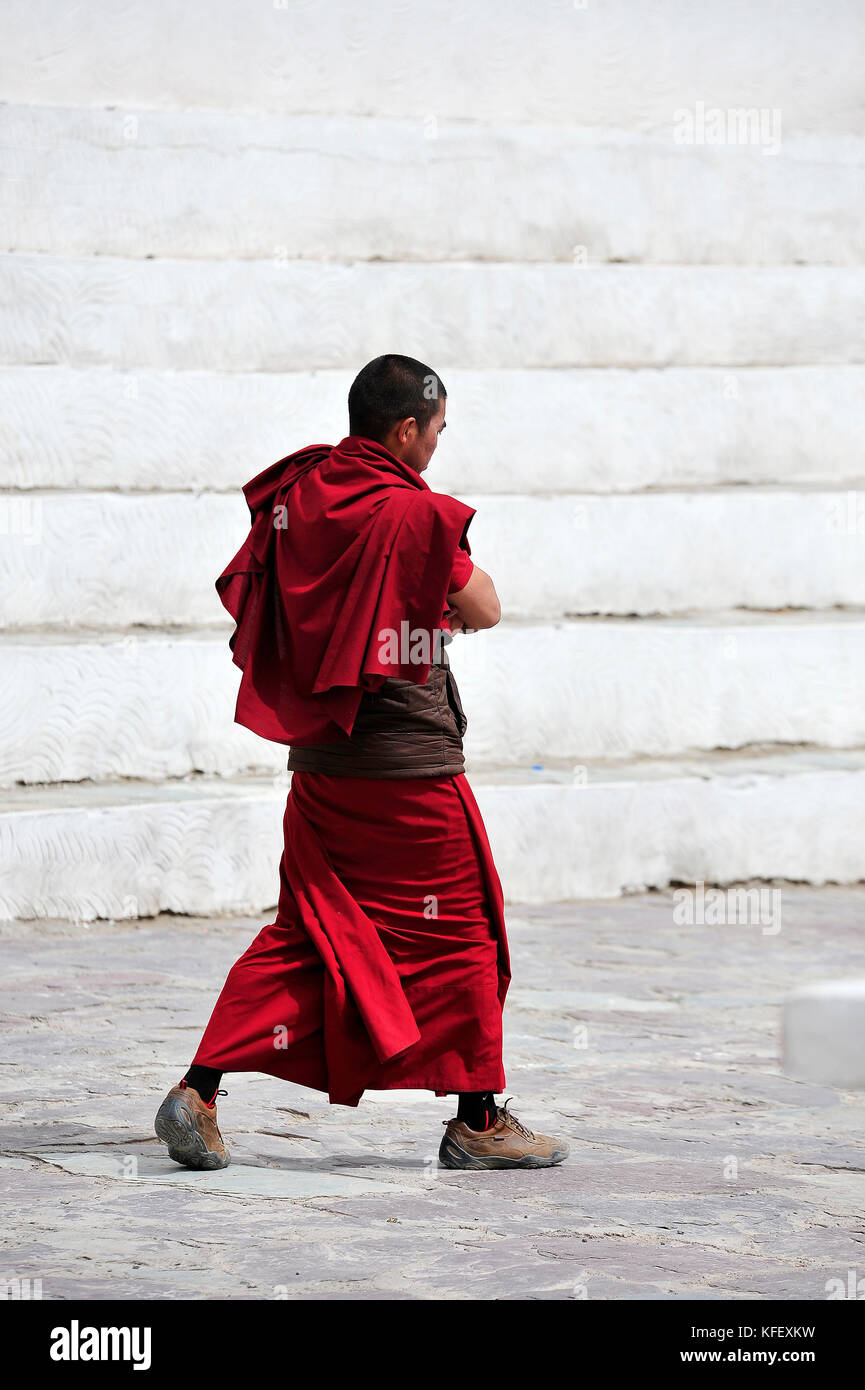 Toga walking hi-res stock photography and images - Alamy