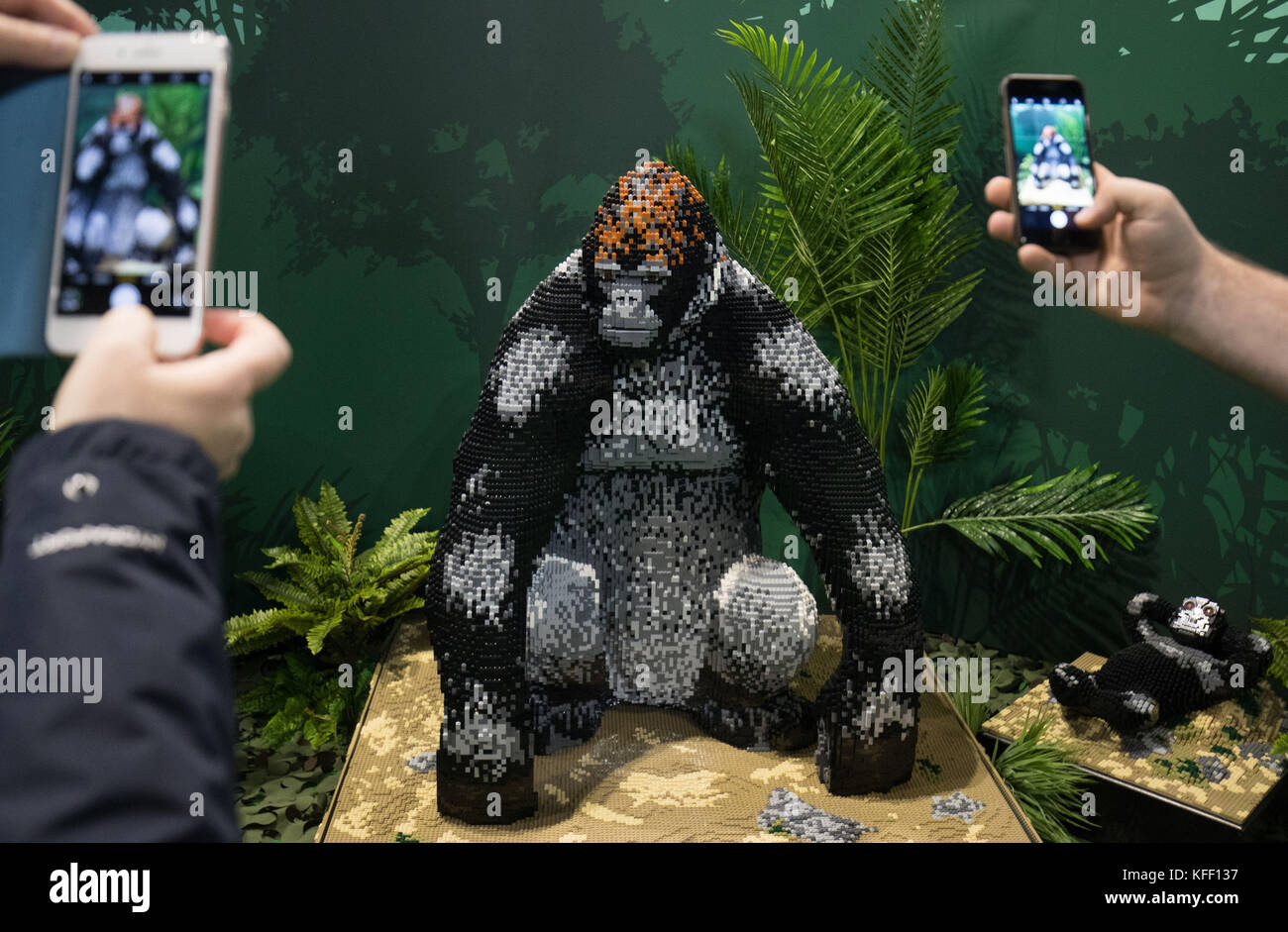 Gorilla lego hi-res stock photography and images - Alamy