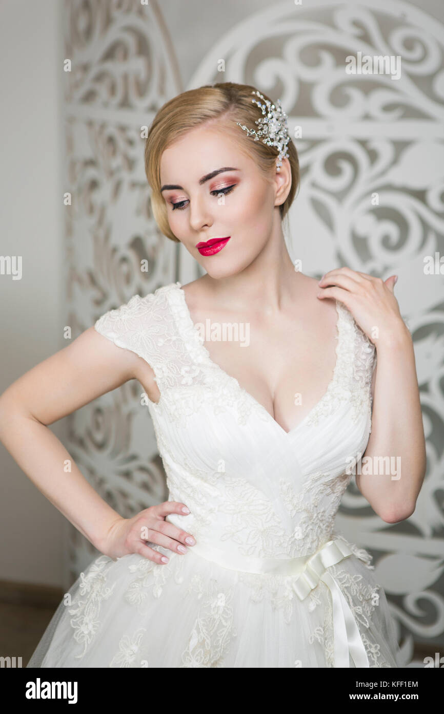 beautiful girl in wedding gown Stock Photo - Alamy