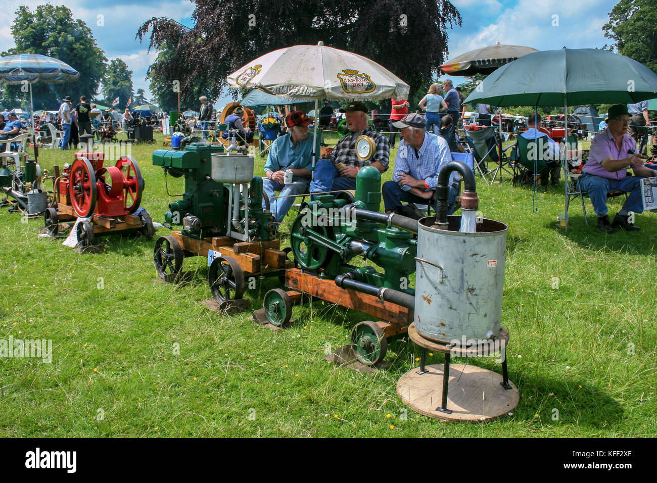 Stationary engines on display and being attended to at Astle Park ...