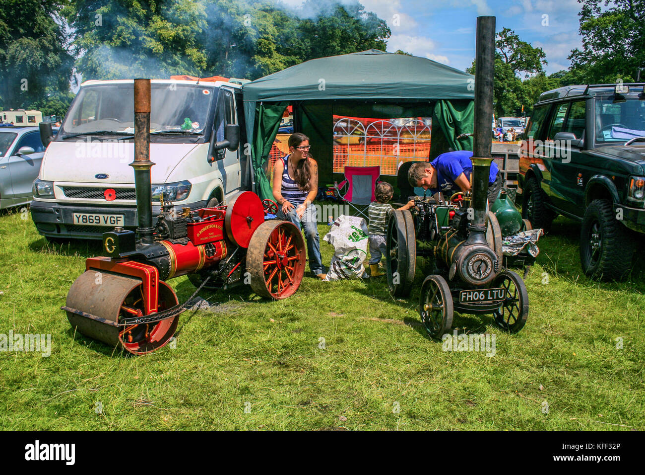 Miniature steam traction engines hi-res stock photography and images ...
