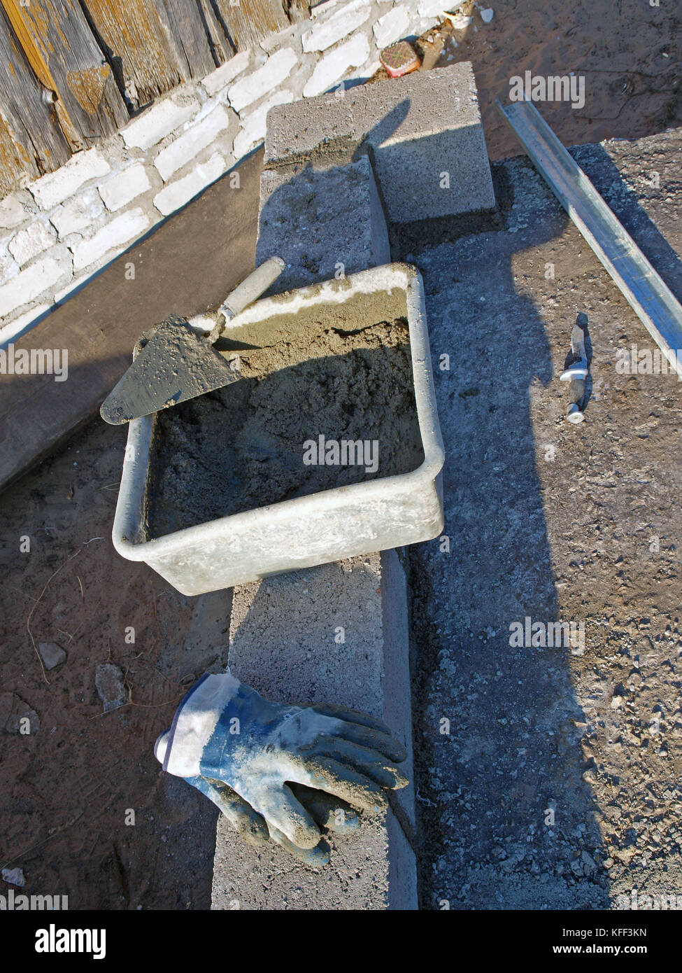 Mortar box hi-res stock photography and images - Alamy
