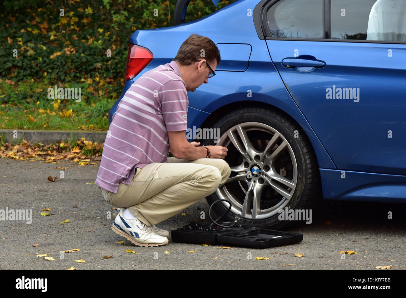 Inflating tyre hi-res stock photography and images - Alamy