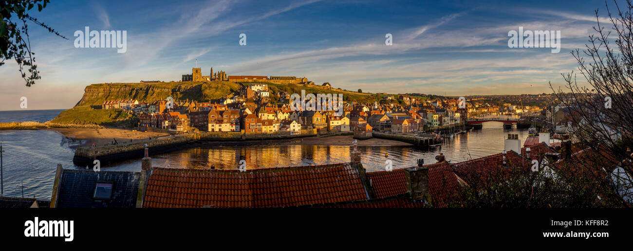 Whitby, UK. 27th October, 2017. Unseasonably good weather over Whitby ...