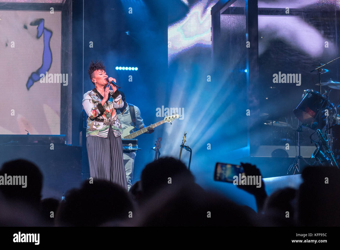 Emeli sande long live the angels hi-res stock photography and images ...