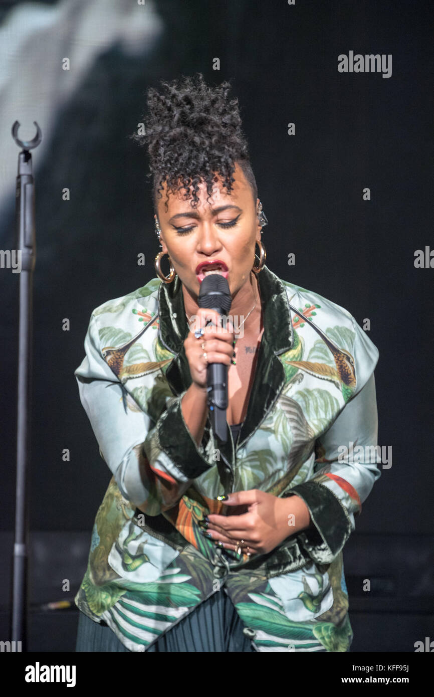 Dublin, County Dublin, Ireland. 27th Oct, 2017. Scottish singer Emeli ...