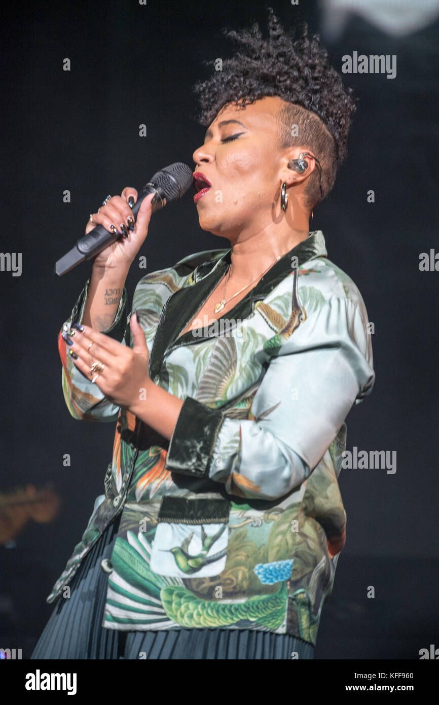 Dublin, County Dublin, Ireland. 27th Oct, 2017. Scottish singer Emeli ...