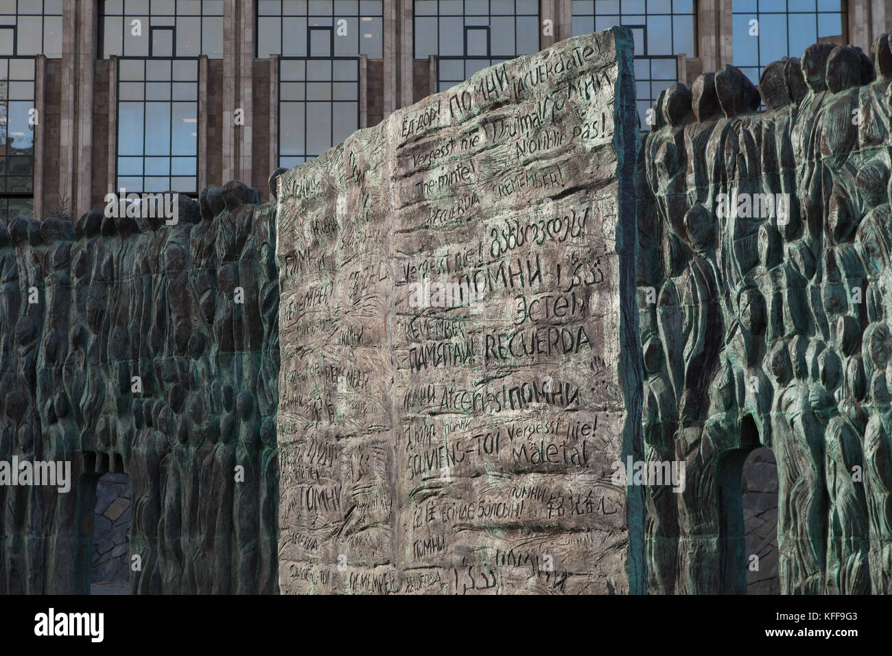 Moscow, Russia. 24th Oct, 2017. The "Wall of Grief" memorial to victims ...