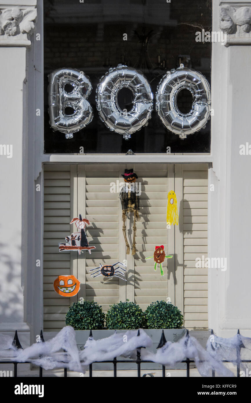 Scary shops hi-res stock photography and images - Alamy