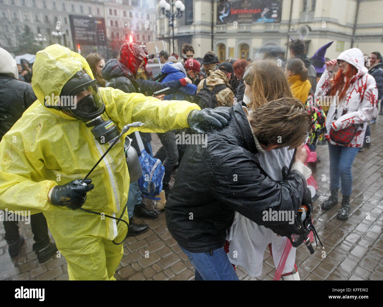 Kiev, Ukraine. 28th Oct, 2017. Ukrainians dressed like zombie attend ...