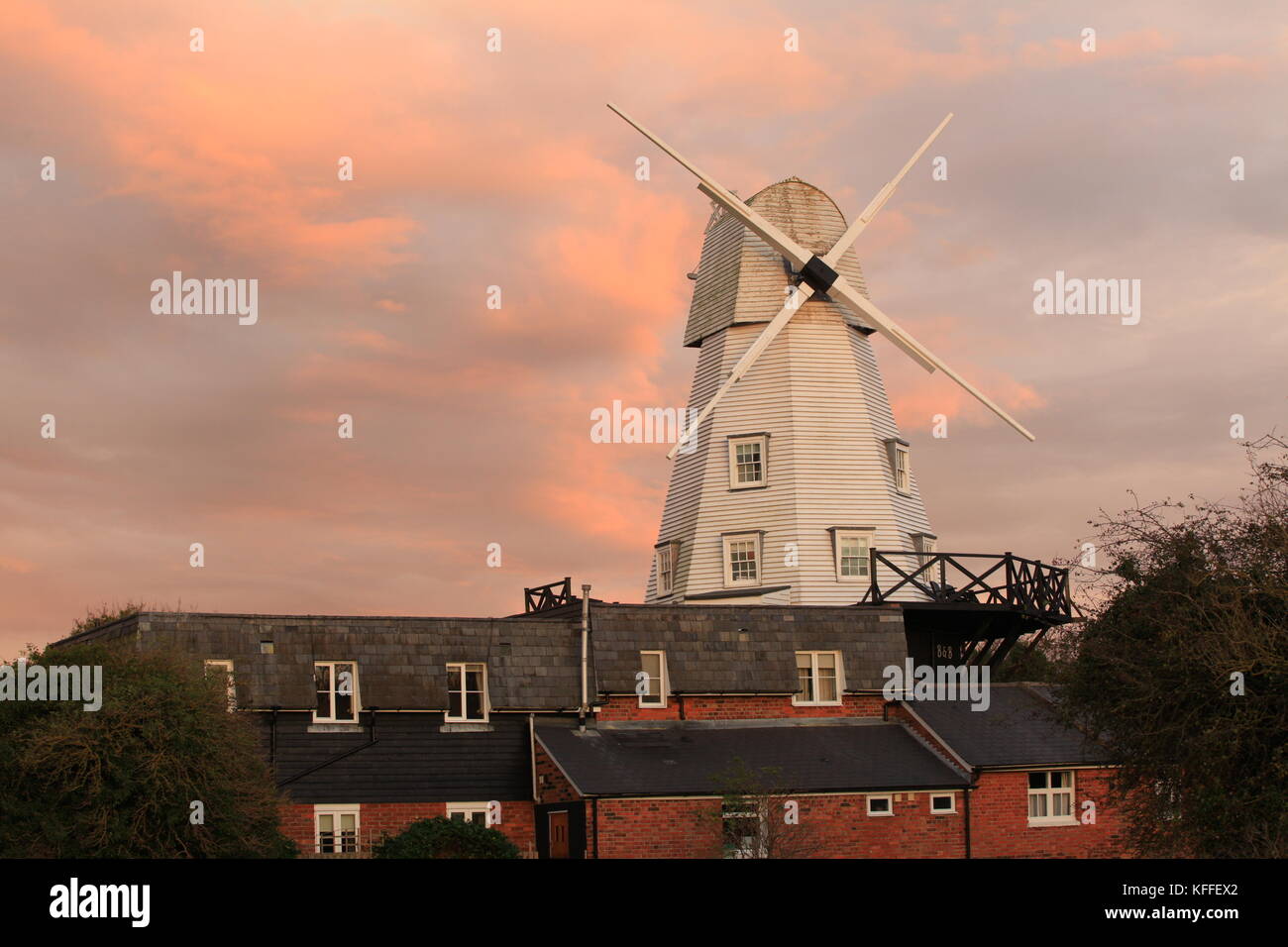 Rye, East Sussex, UK. 20th October 2017. UK Weather: Beautiful sunset ...
