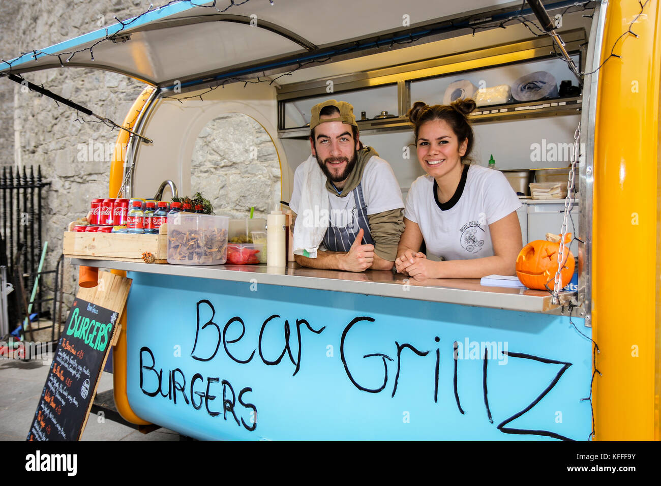 Bear grillz burgers hi-res stock photography and images - Alamy
