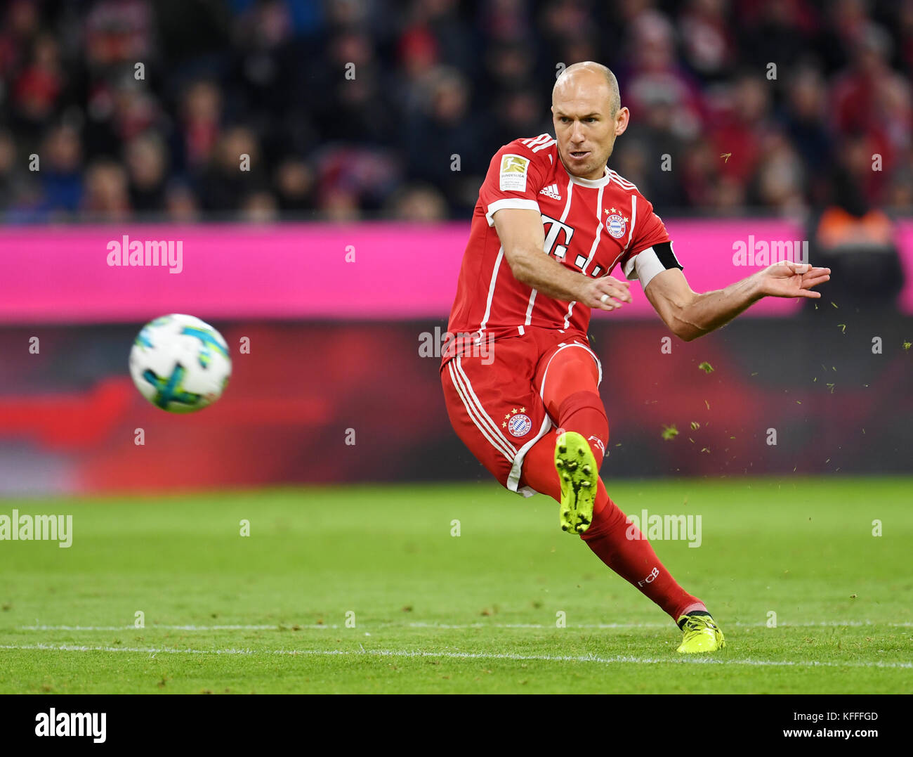 Munich, Germany. 28th Oct, 2017. Arjen Robben of Munich in action ...