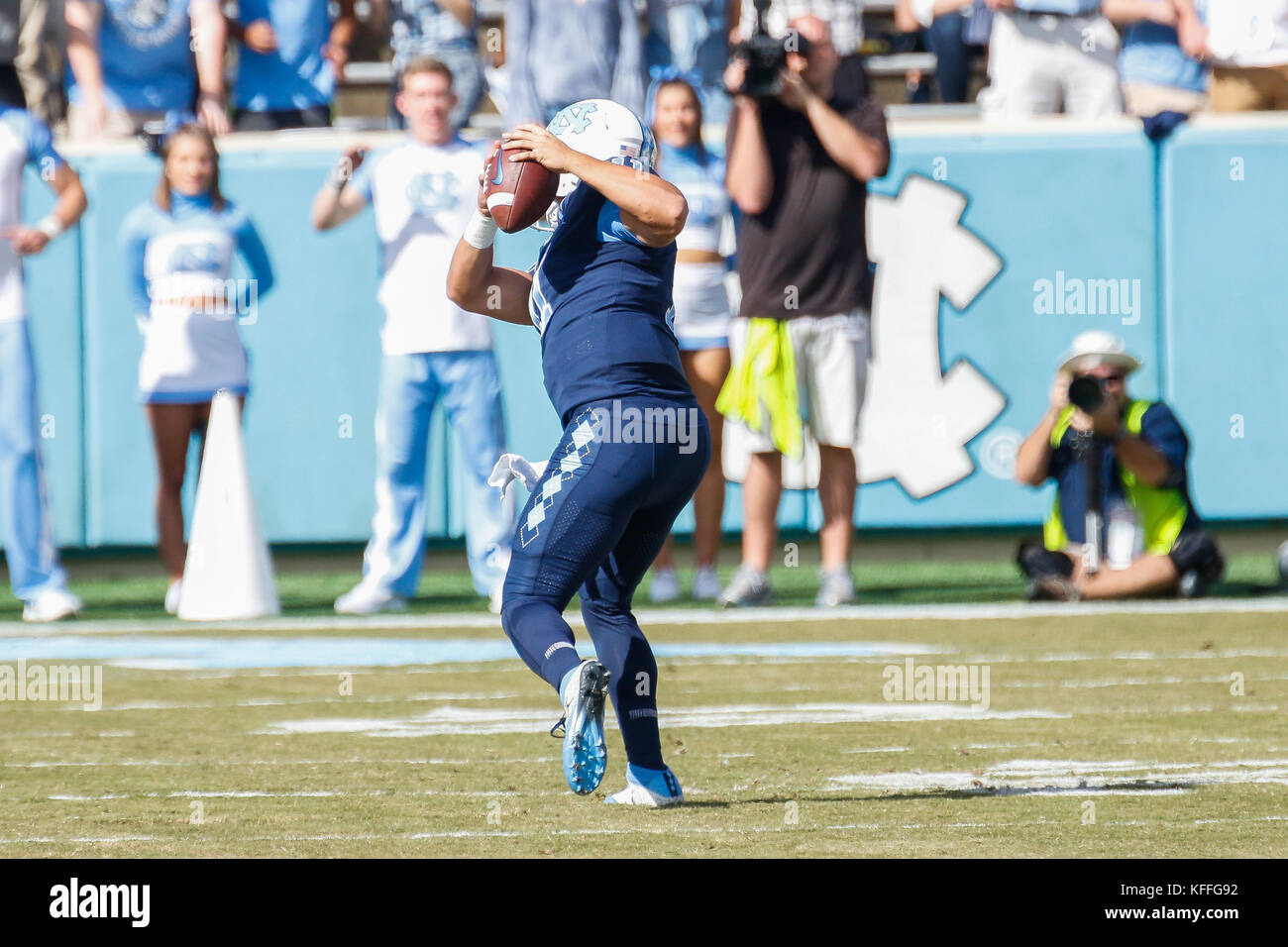 Chapel Hill, NC, USA. 28th Oct, 2017. Nathan Elliott (11) of the North ...