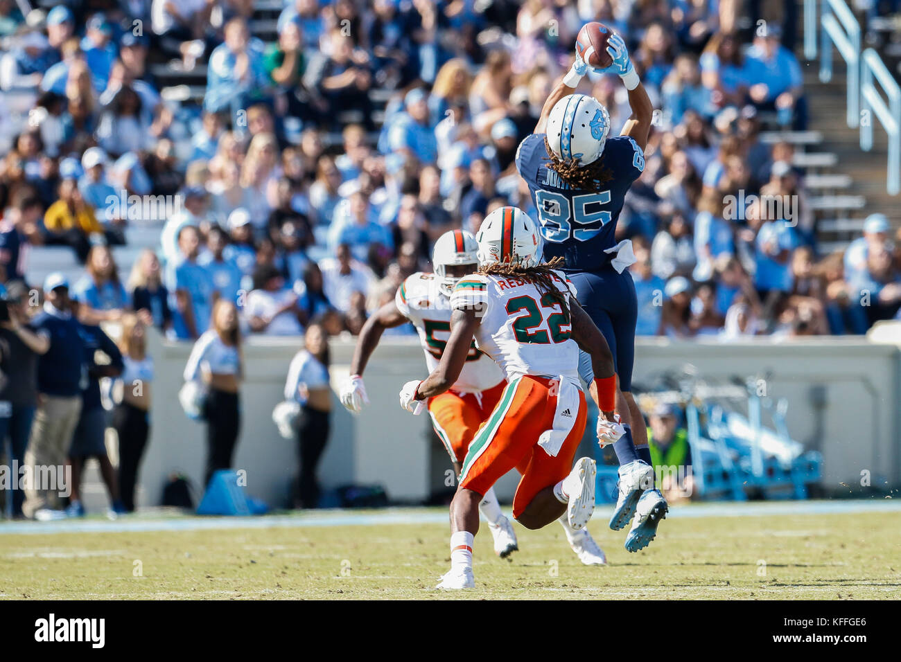 Chapel Hill, NC, USA. 28th Oct, 2017. Roscoe Johnson (85) of the North ...