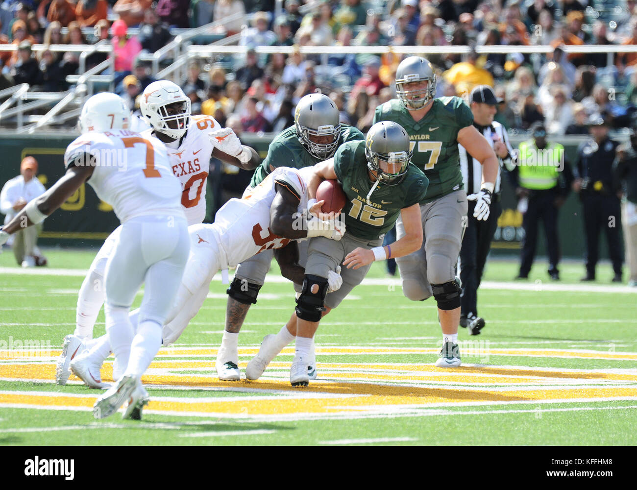 Waco, Texas, USA. 28th Oct, 2017. Baylor Bears quarterback Charlie ...