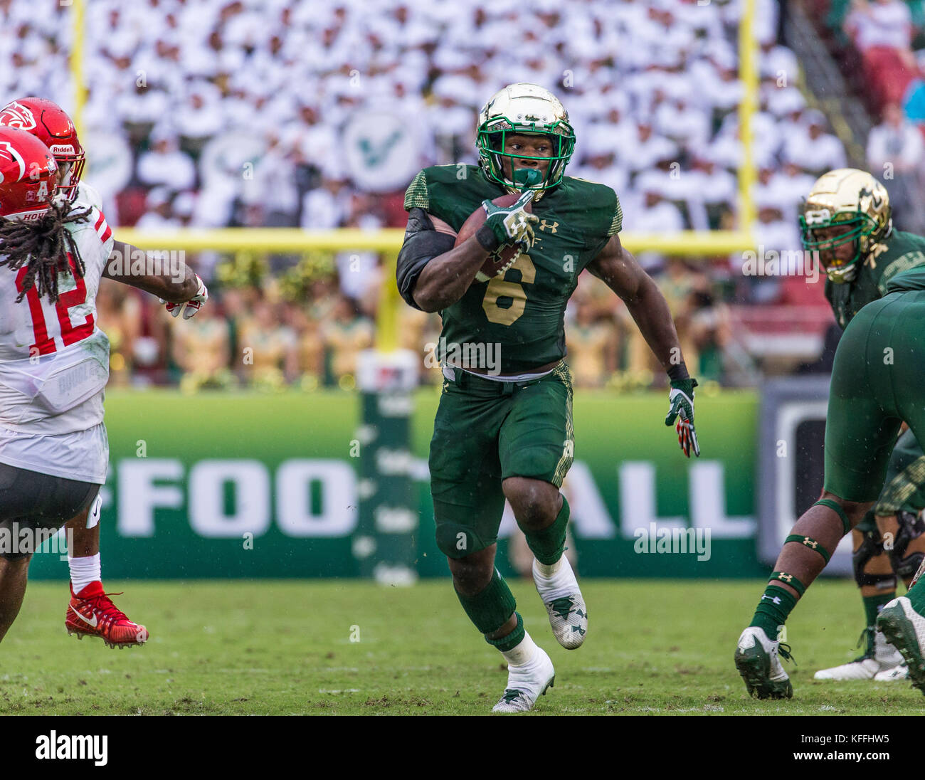 Tampa, Florida, USA. 28th Oct, 2017. South Florida Bulls running back ...