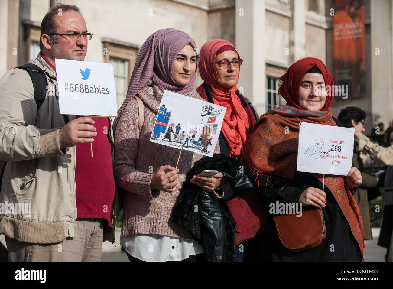 London, UK. 28th October, 2017. Members of the Turkish community ...