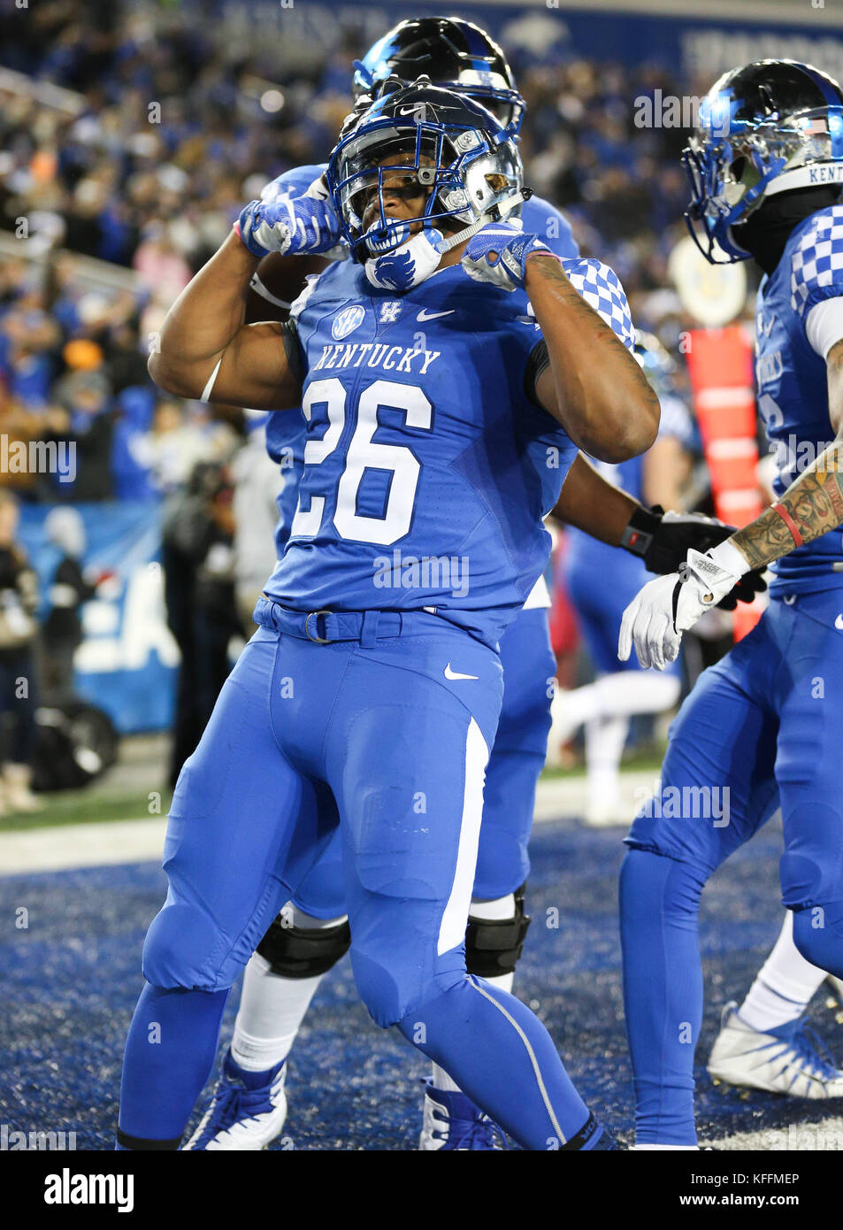 Kentucky RB Benny Snell Jr. 28th Oct, 2017. #26 flexes his muscles ...