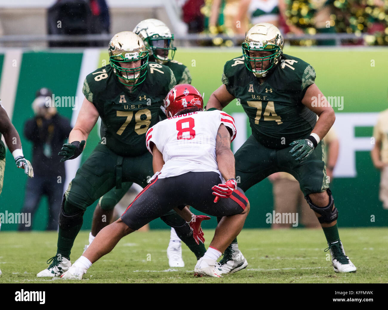 Tampa, Florida, USA. 28th Oct, 2017. South Florida Bulls offensive ...