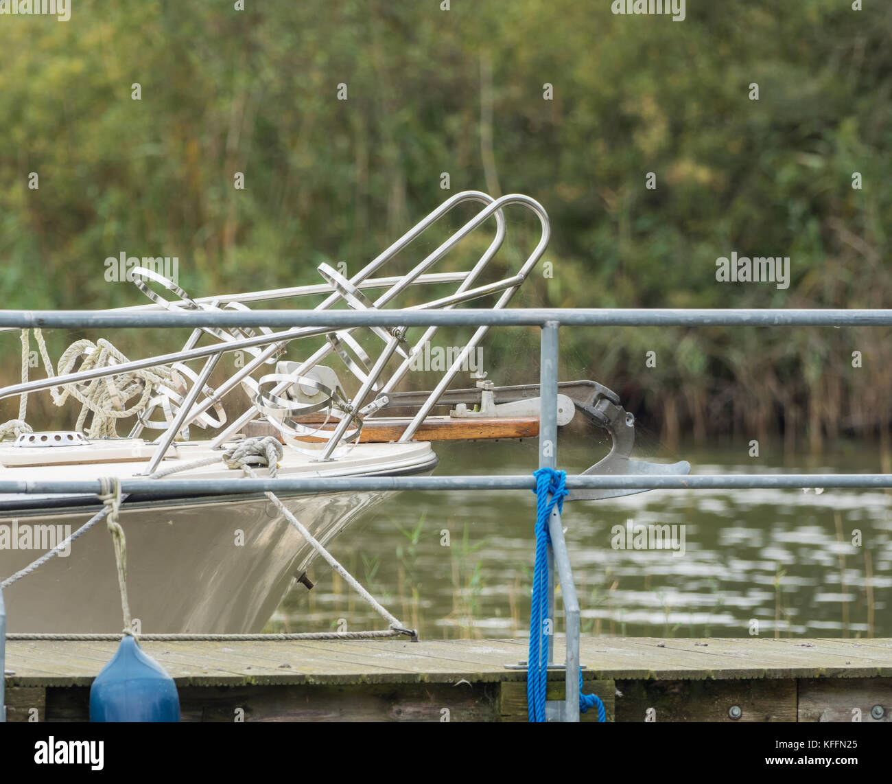 Boat tied to a pier hi-res stock photography and images - Alamy