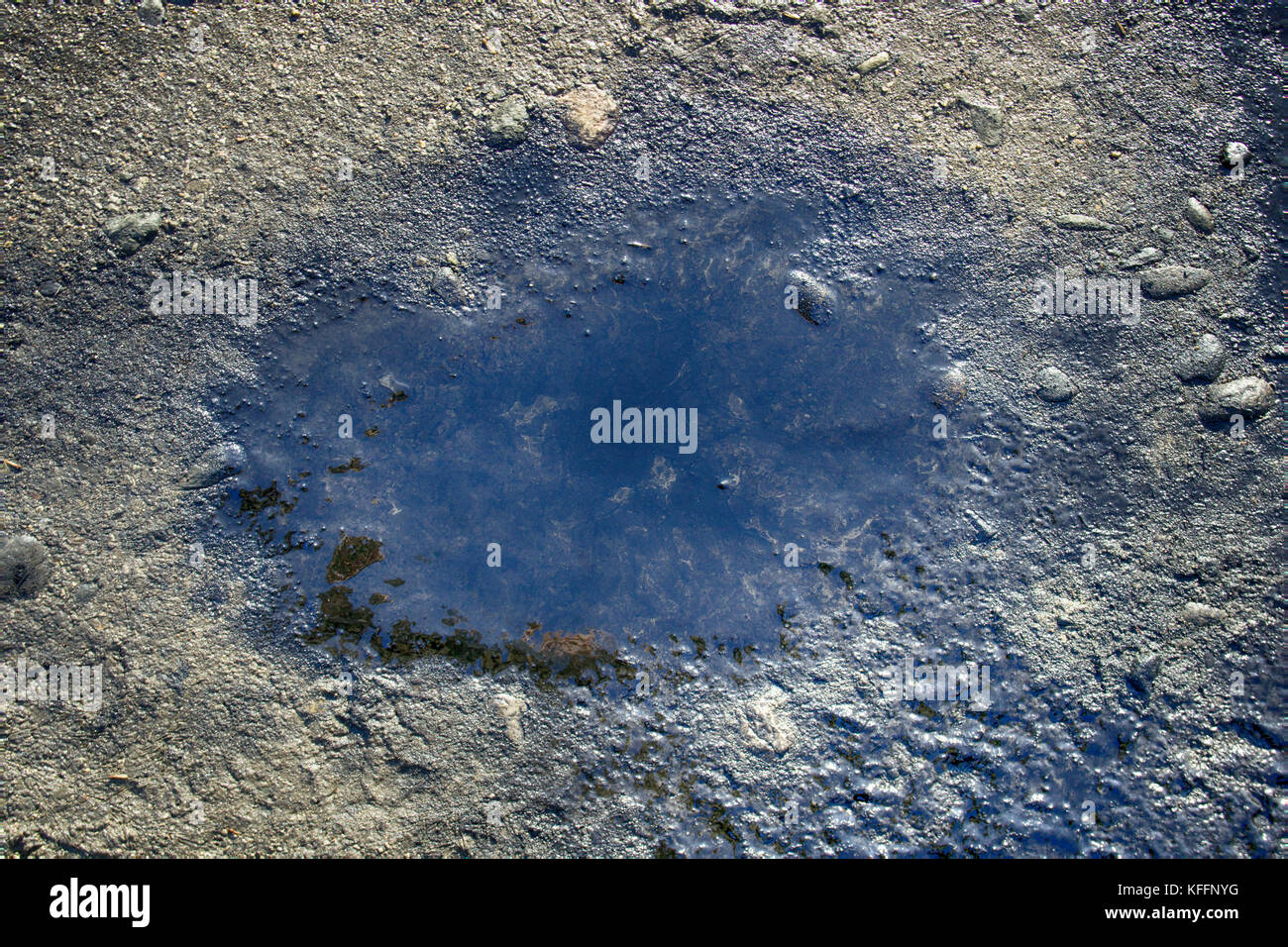 drops of poured engine car oil Stock Photo - Alamy