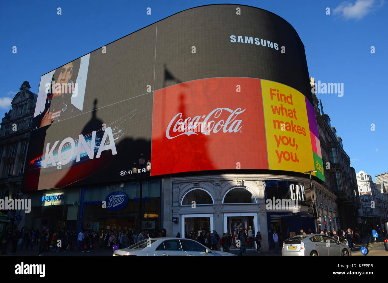 London, UK, 27/10/2017 New curved screen Piccadilly bilboard switched ...
