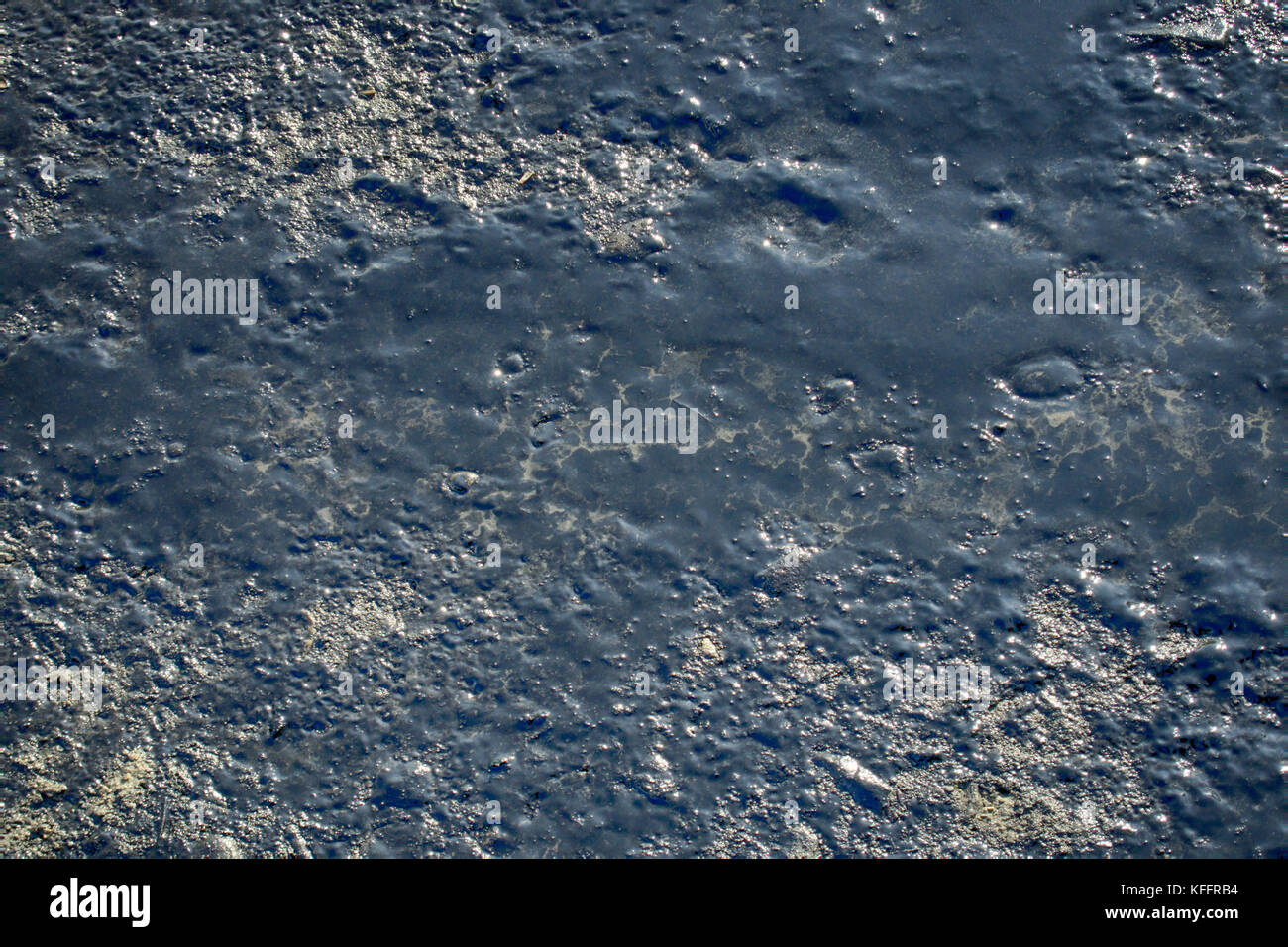 drops of poured engine car oil Stock Photo - Alamy