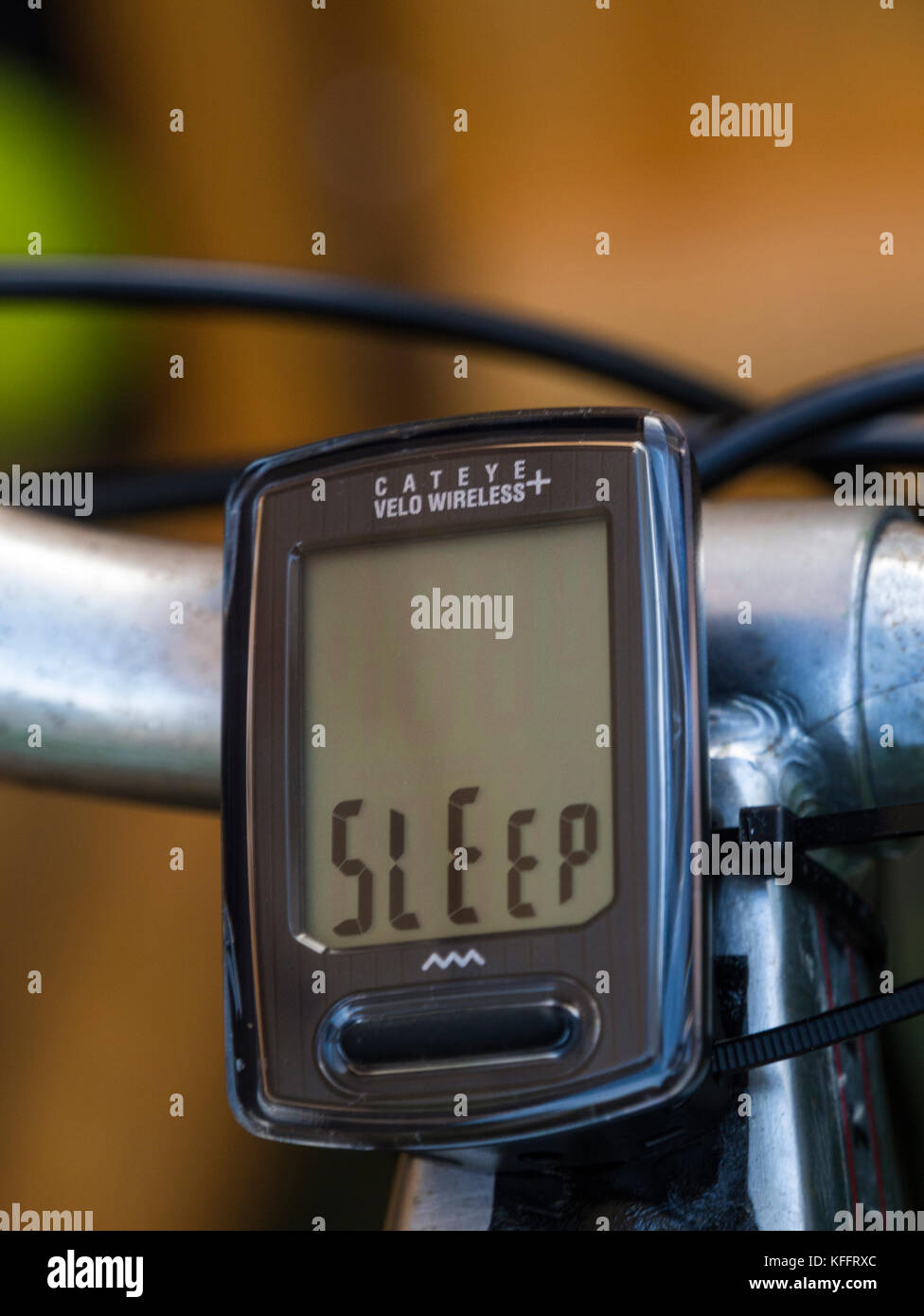 Cateye Velo Wireless cycle computer for calculating speed distance ...