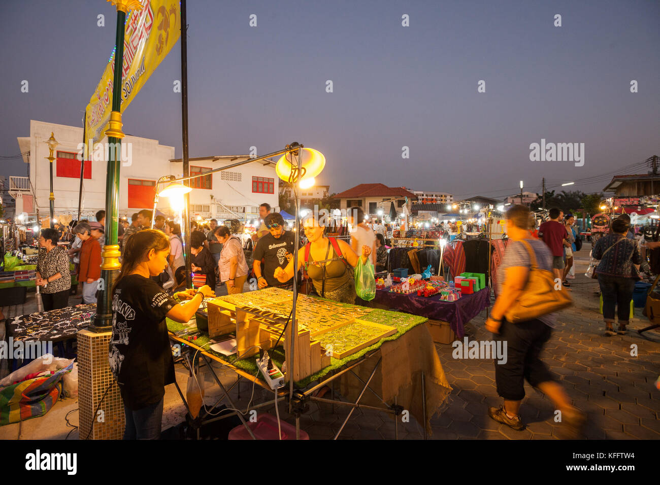 People saturday night market hi-res stock photography and images - Alamy
