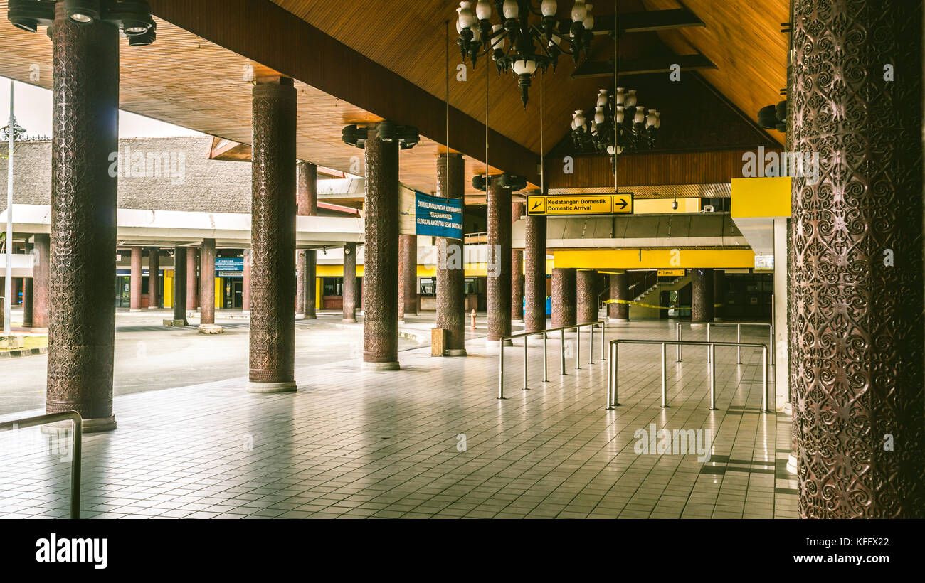 unused and empty airport terminal building Stock Photo - Alamy