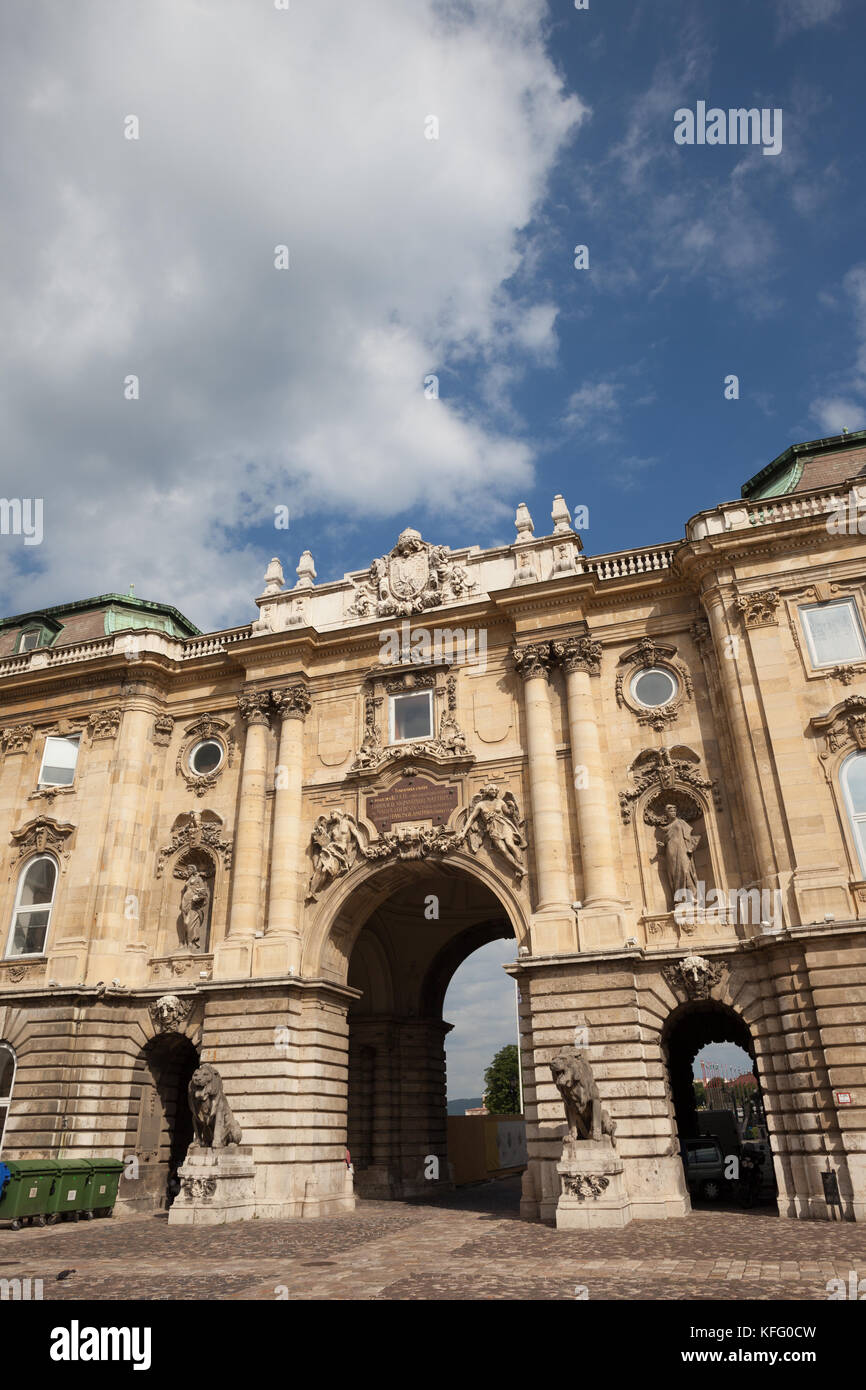 Gateway sculptures hi-res stock photography and images - Alamy
