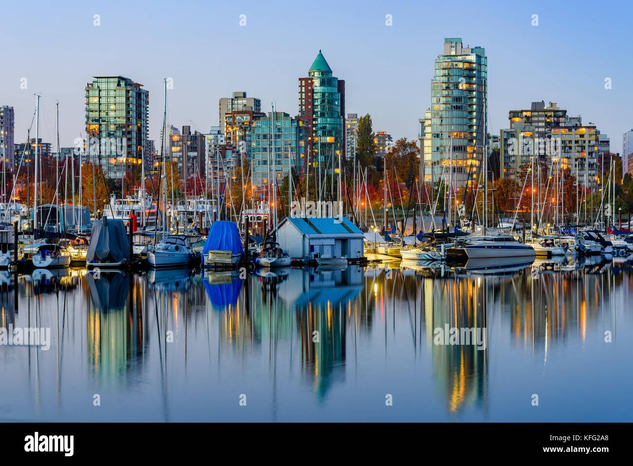 Skyline of vancouver with coal harbour hi-res stock photography and ...