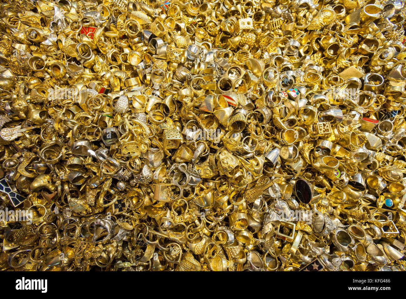 Scrap gold rings hi-res stock photography and images - Alamy