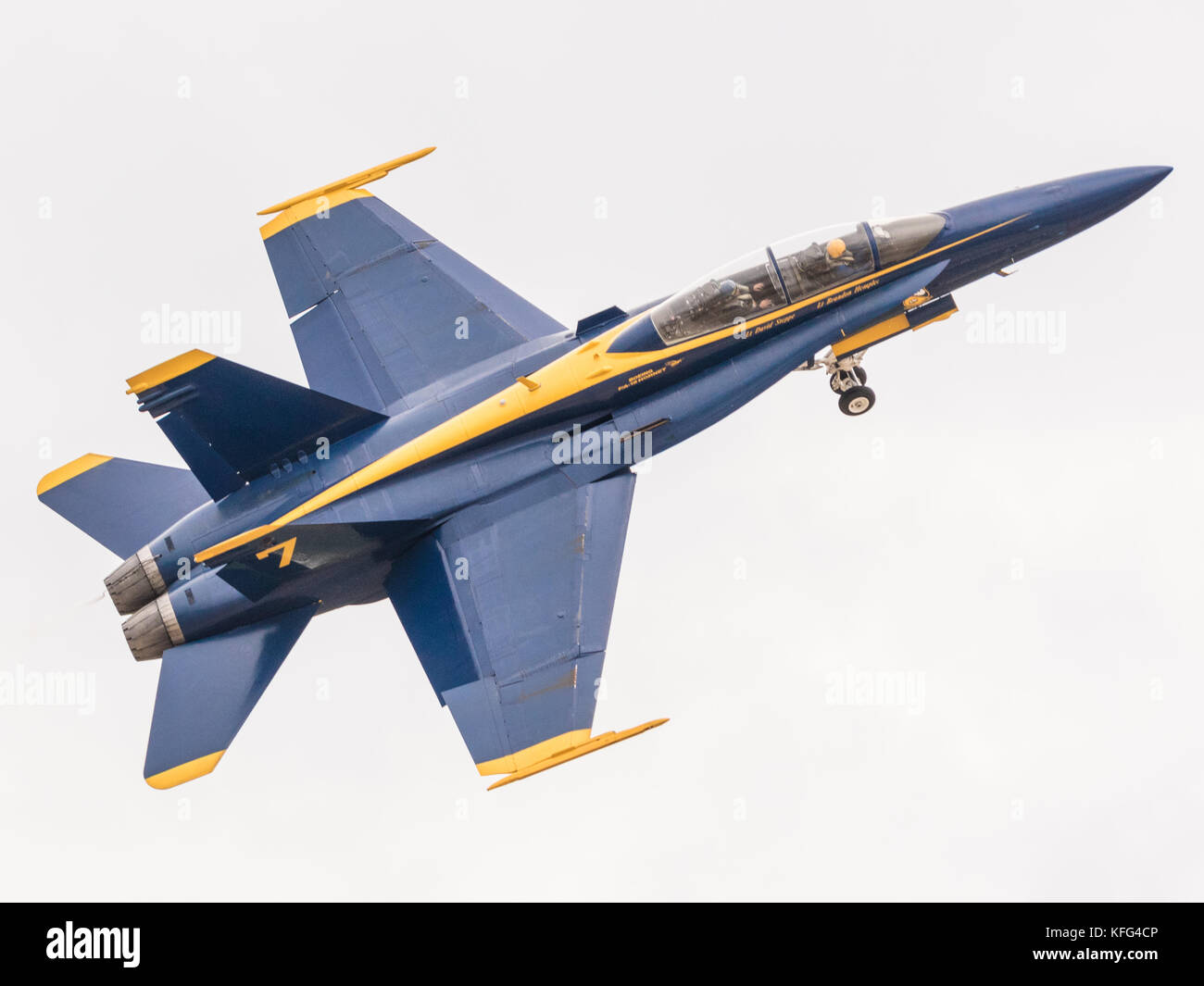 Blue angels fighter hi-res stock photography and images - Alamy