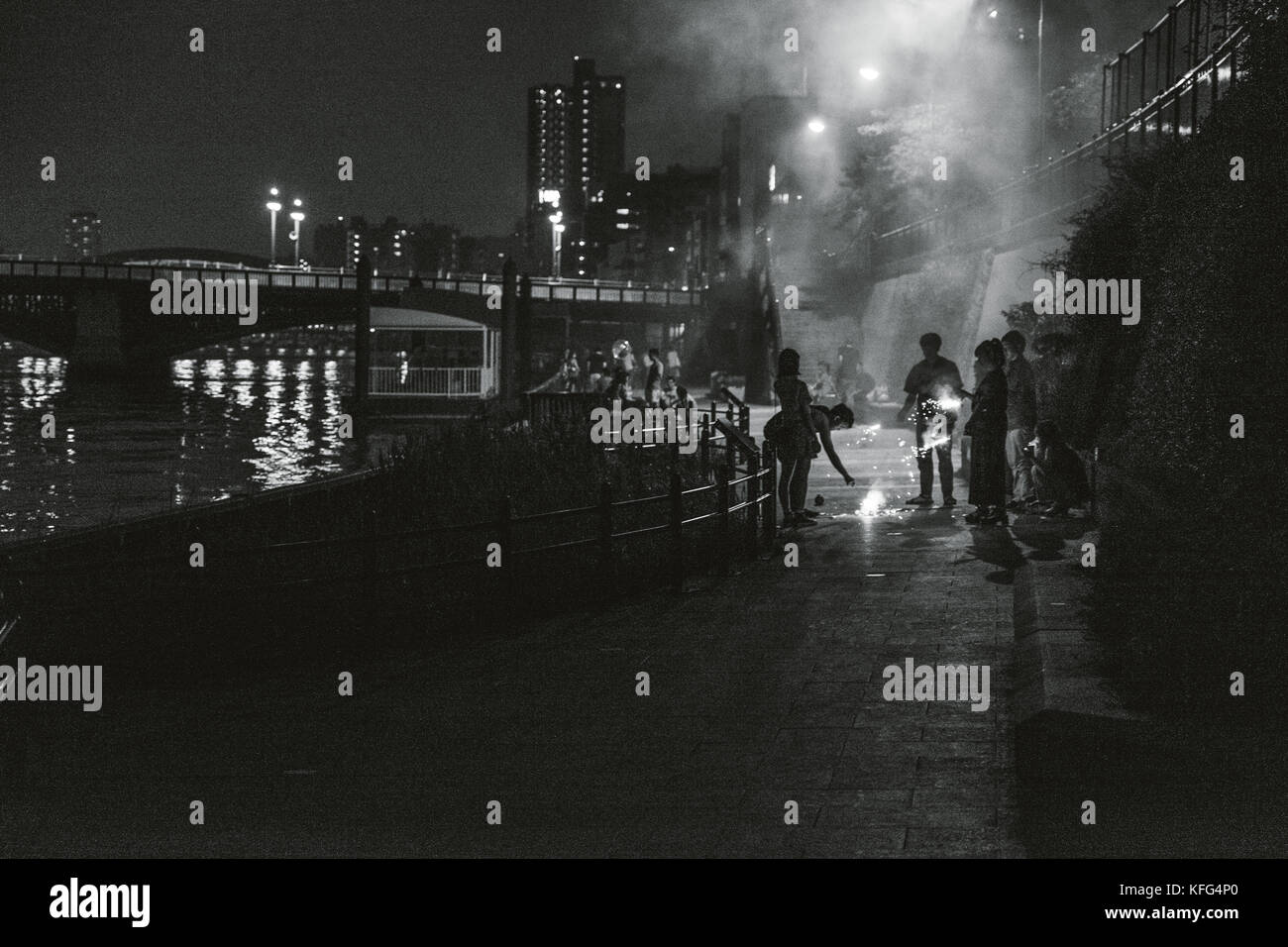 Fireworks people park hi-res stock photography and images - Alamy