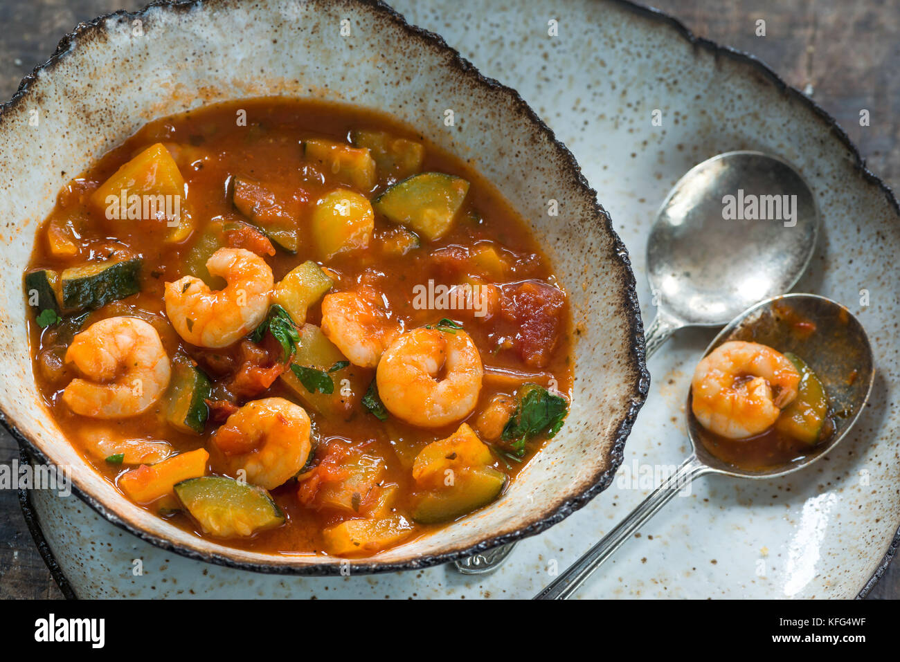 Mediterranean prawn stew with peppers and courgettes Stock Photo - Alamy