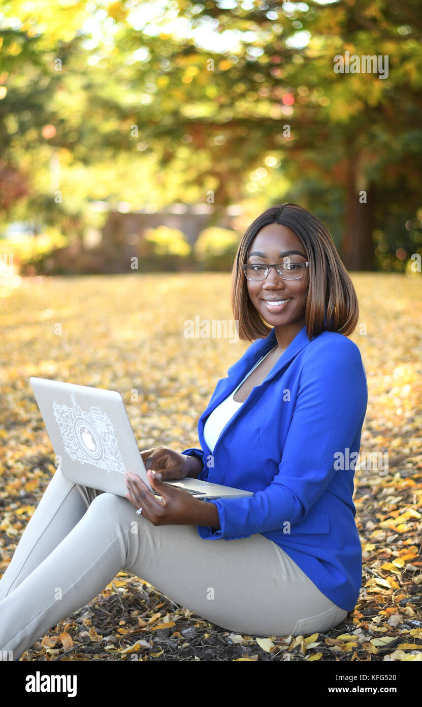 Using computer outside hi-res stock photography and images - Alamy