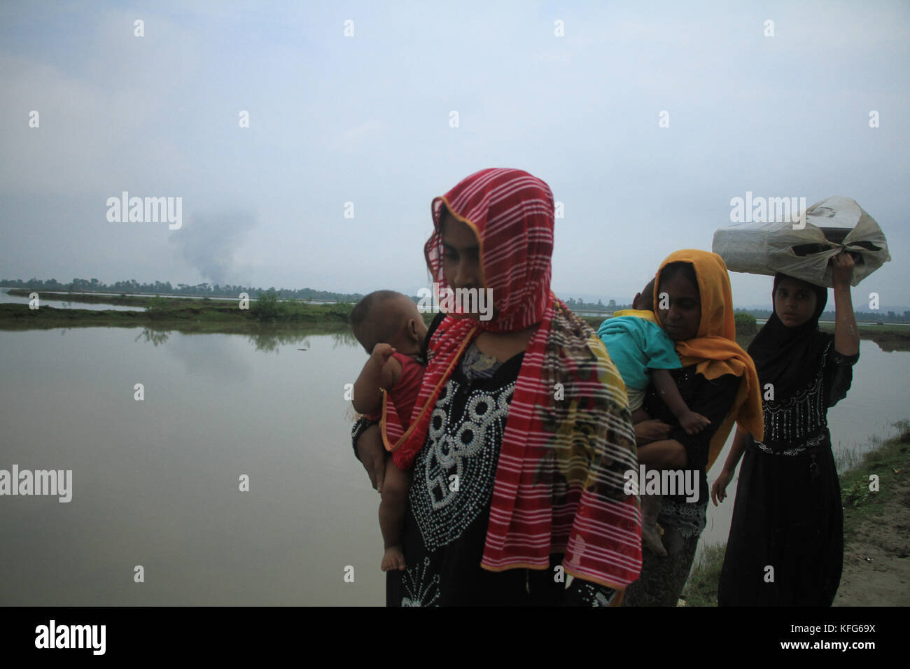 Bangladesh: Rohingya refugees fleeing military operation in Myanmar’s ...