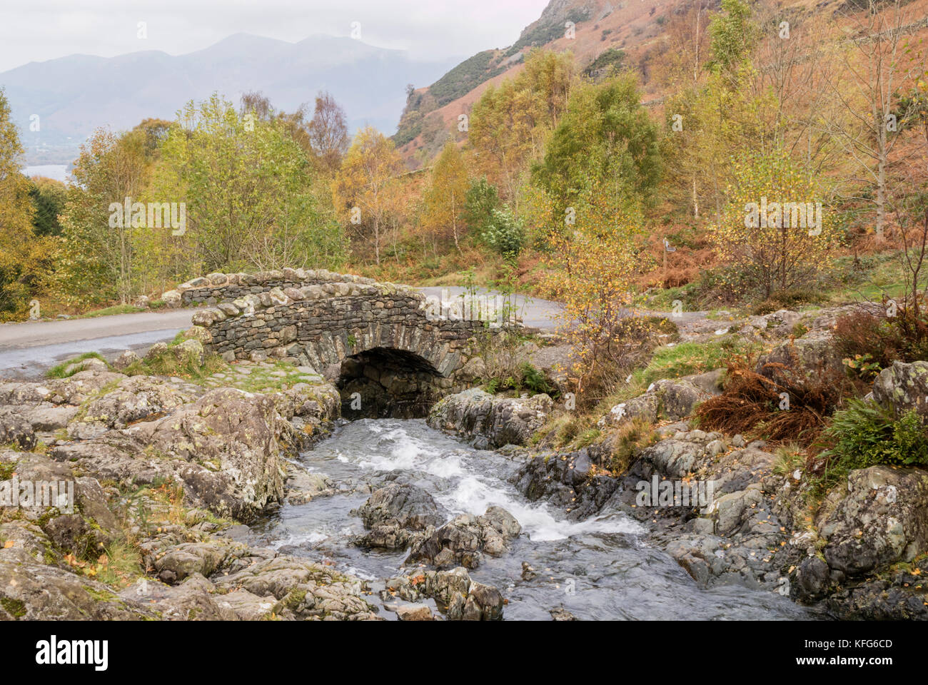 Autumn at Ashness Bridge a traditional stone bridge in Borrowdale, Lake ...
