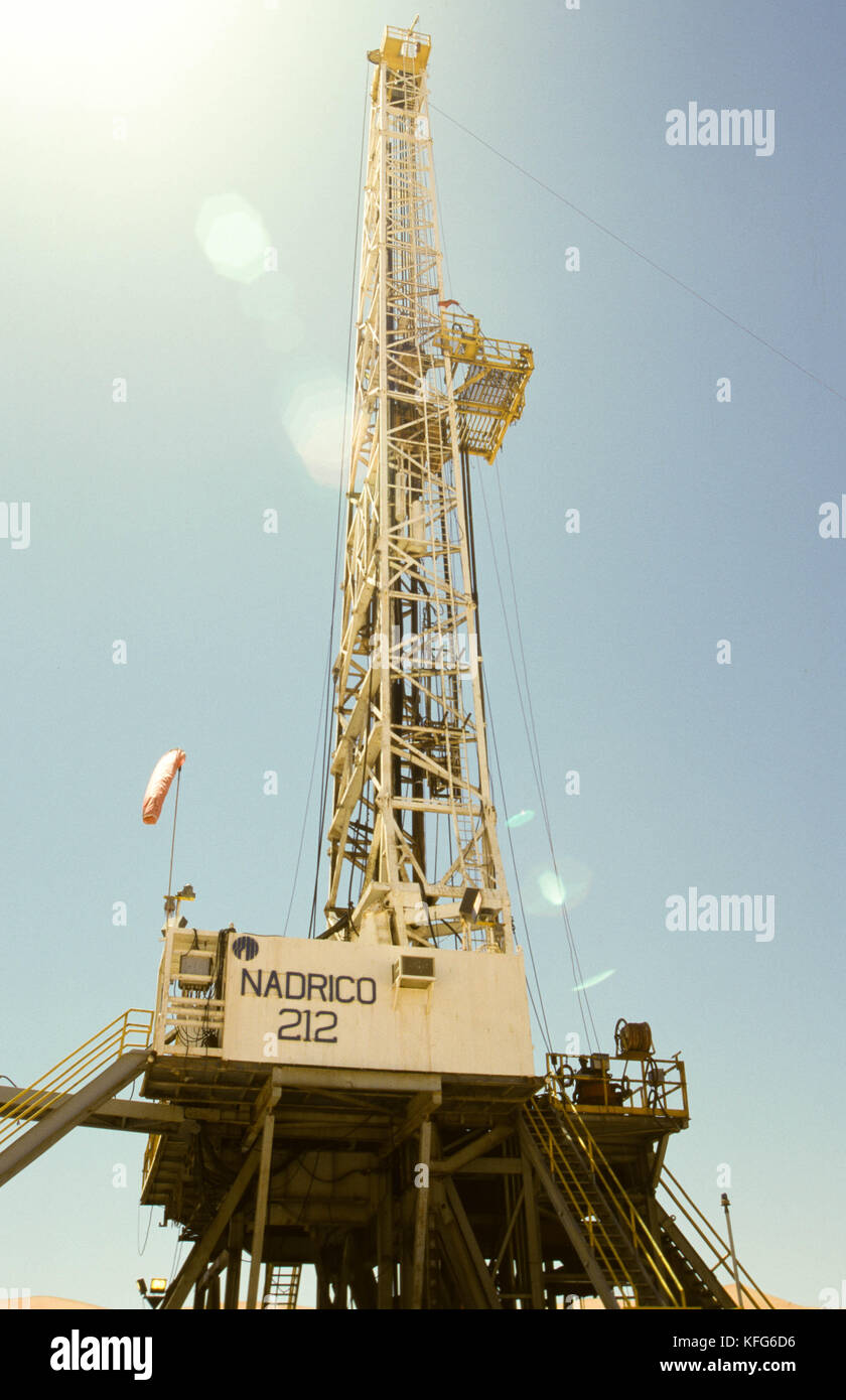 An oil rig exploring for oil and gas in the deserts of Saudi Arabia at ...