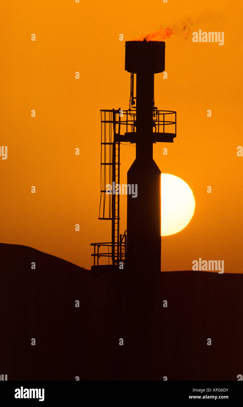 Saudi aramco oil and gas rig hi-res stock photography and images - Alamy