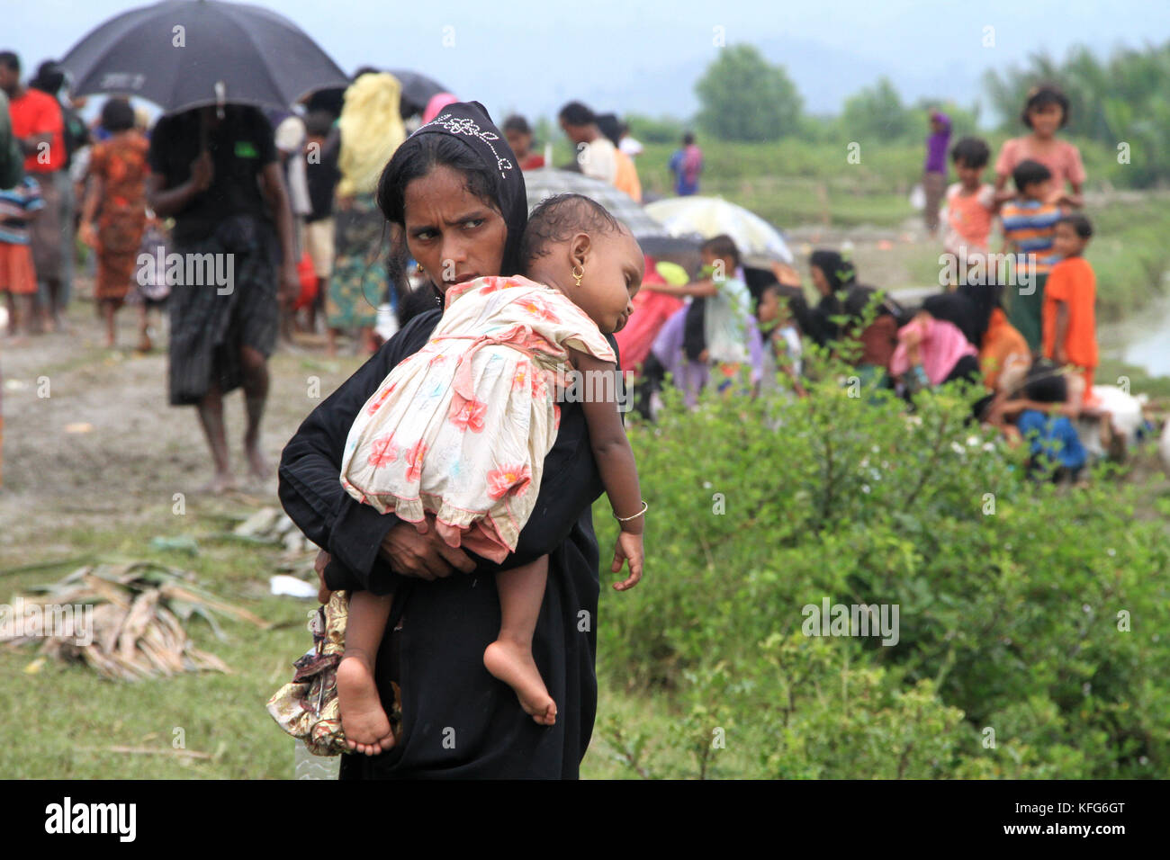 Rohingya crosses myanmar bangladesh border hi-res stock photography and ...
