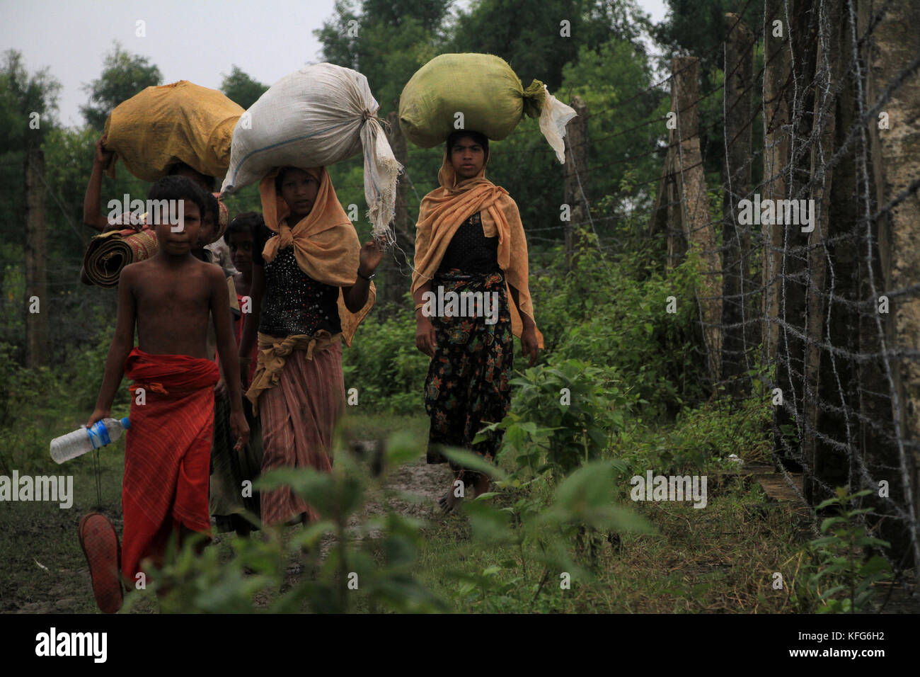 Myanmar: Rohingya refugees fleeing military operation in Myanmar’s ...
