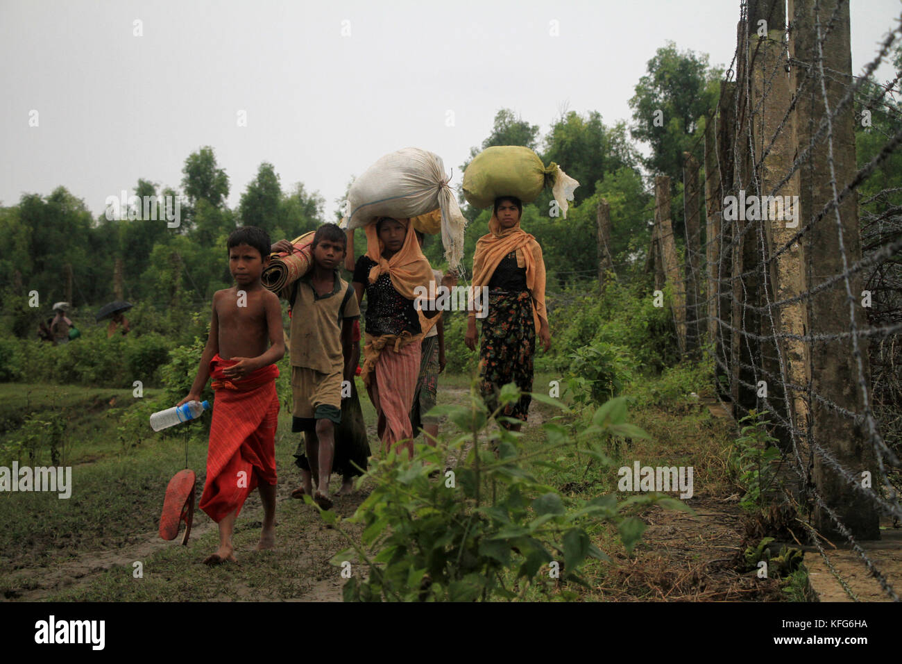 Myanmar: Rohingya refugees fleeing military operation in Myanmar’s ...
