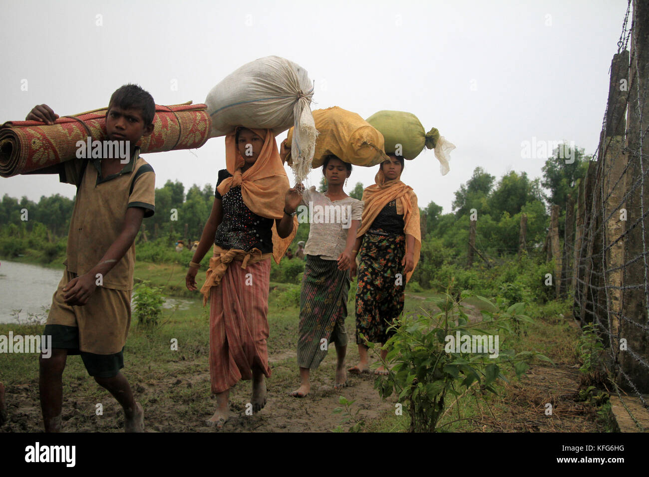Myanmar: Rohingya refugees fleeing military operation in Myanmar’s ...